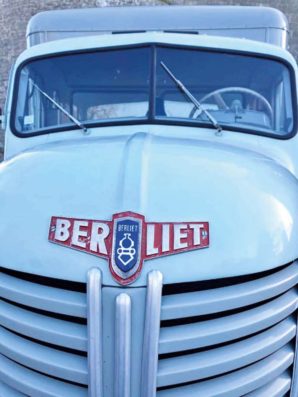 Insignes de capot Berliet… et clignotants - Magazine Charge utile